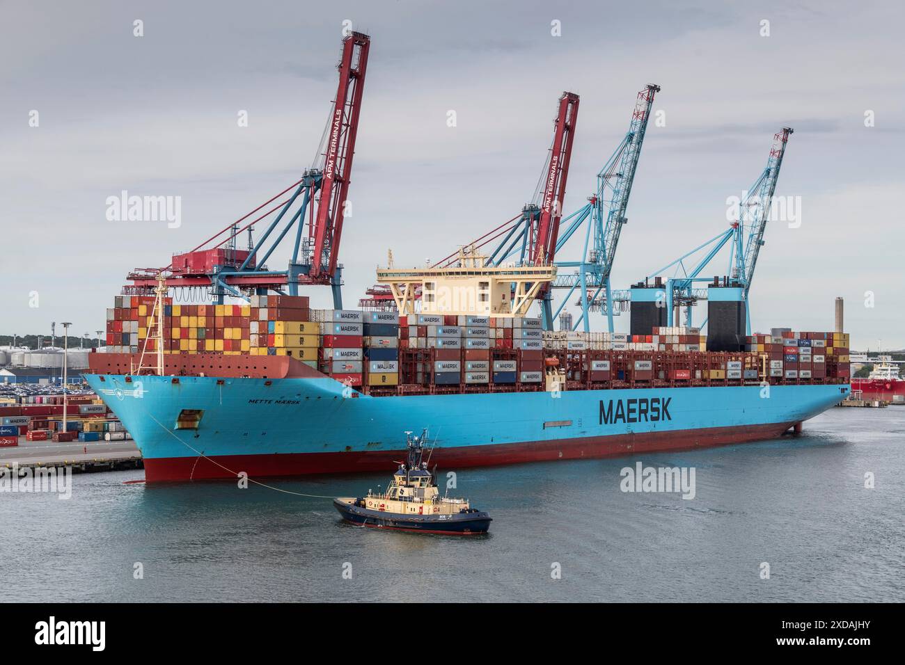 Container ship Mette Maersk, Maersk Line, loading cranes, harbour ...