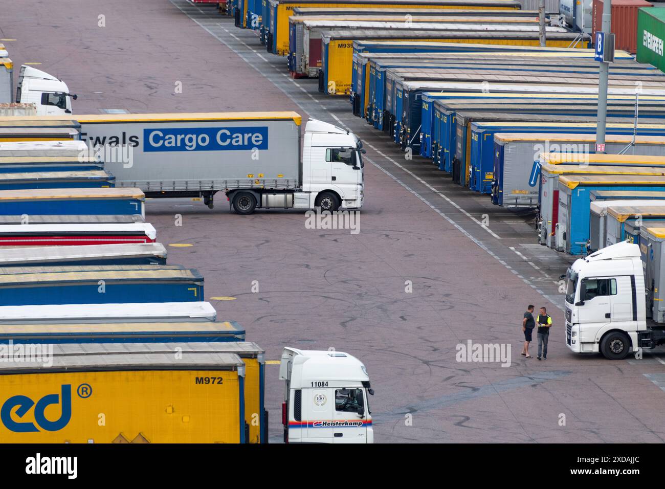 Lorry loading crane hi-res stock photography and images - Alamy