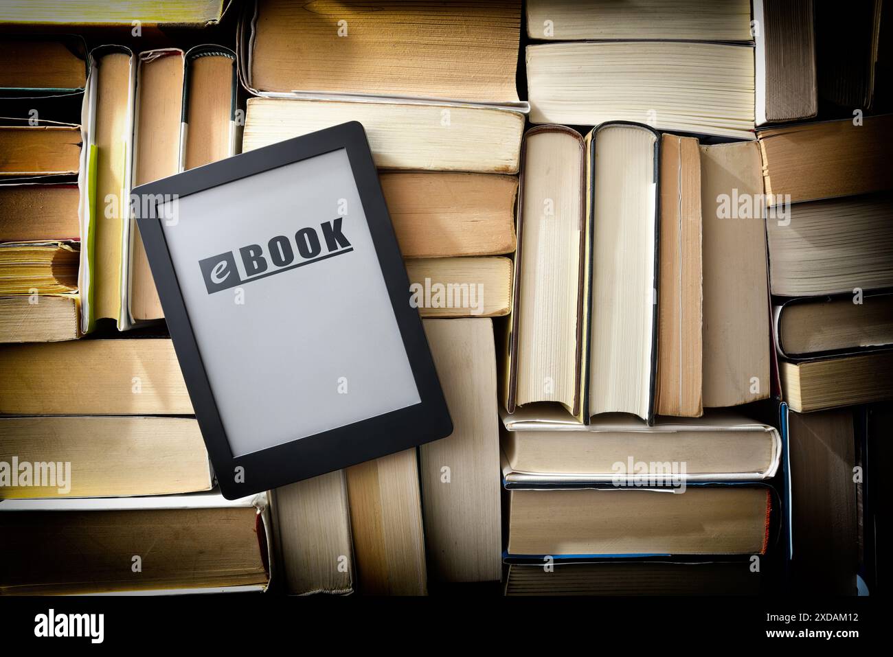 Paper books hi-res stock photography and images - Alamy