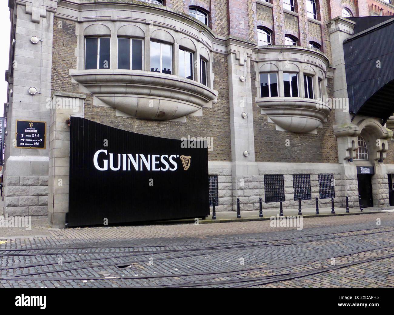Guinness storehouse museum entrance hi-res stock photography and images ...