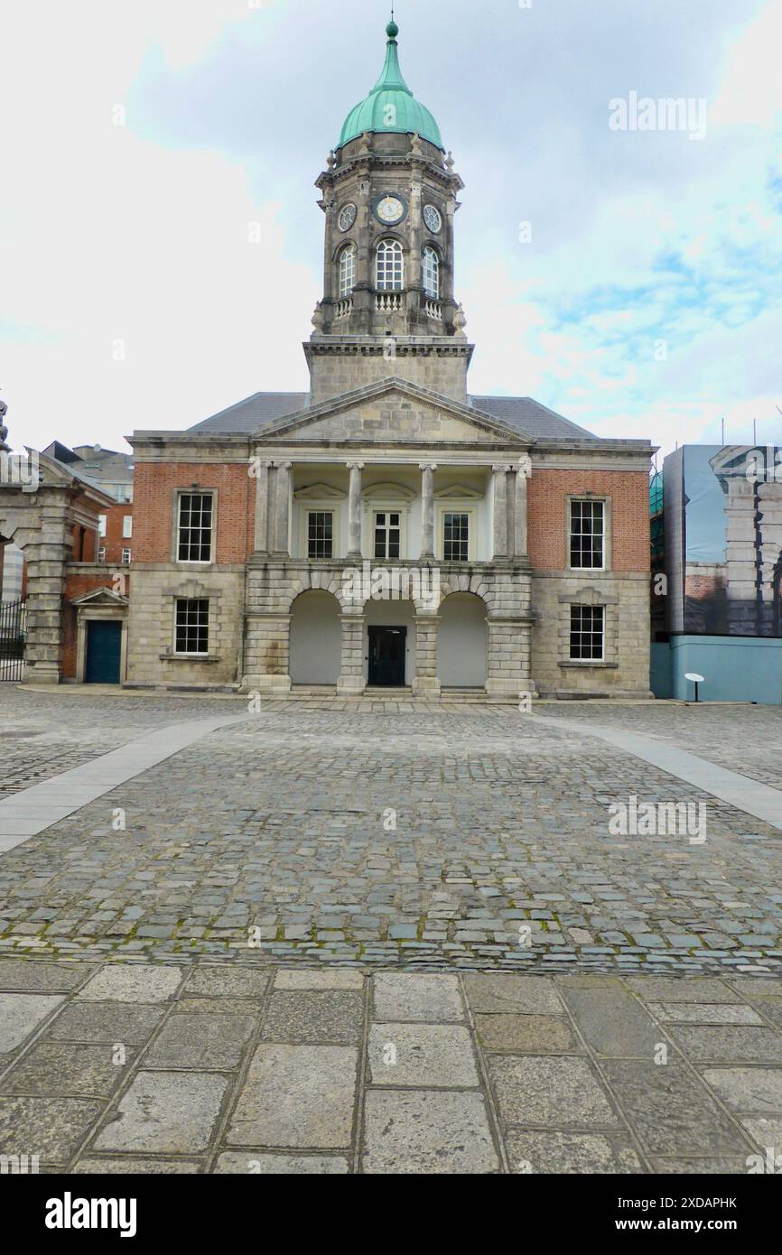 Old irish castle hi-res stock photography and images - Alamy
