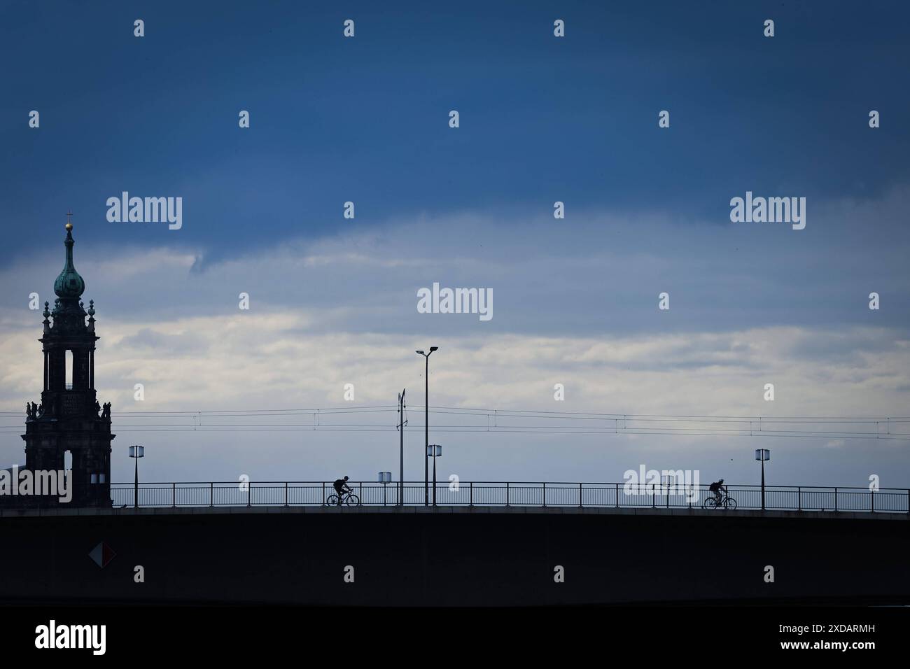 Wolke und regen hi-res stock photography and images - Alamy
