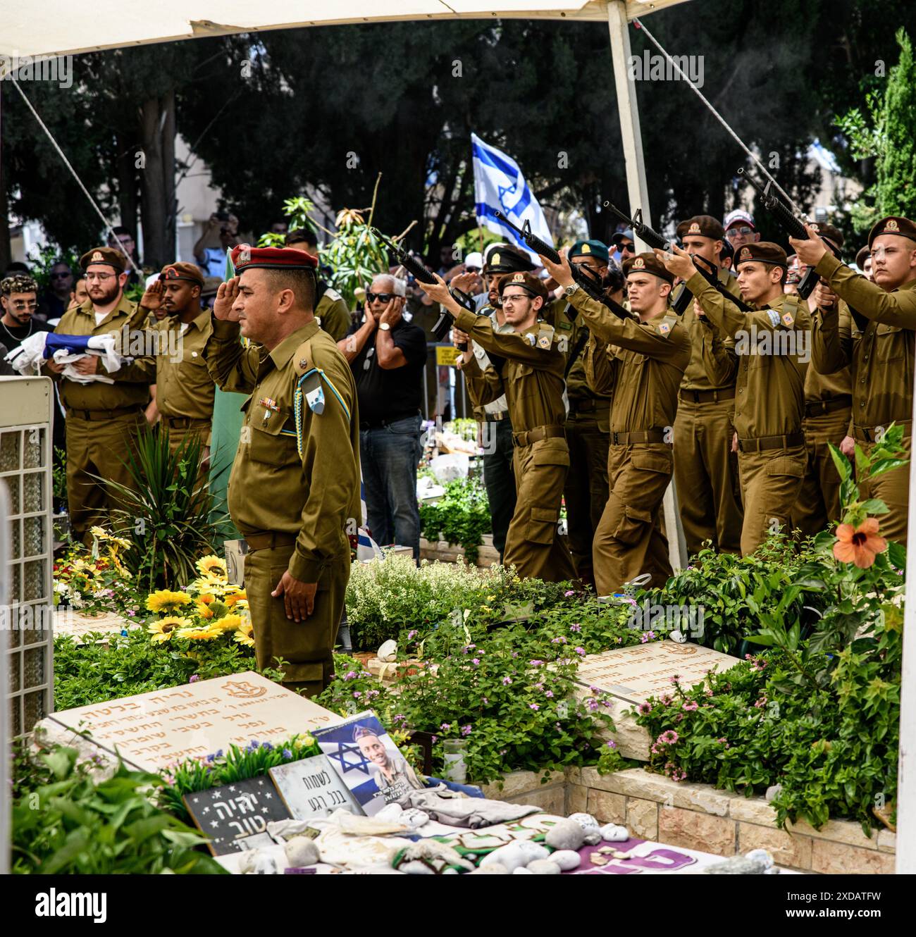 Israel. 21st June, 2024. An Israeli military honor guard fire their ...