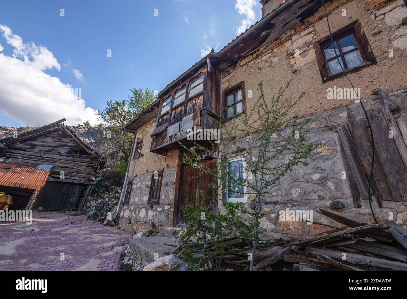 Beautiful neighborhoods homes in rural hi-res stock photography and ...