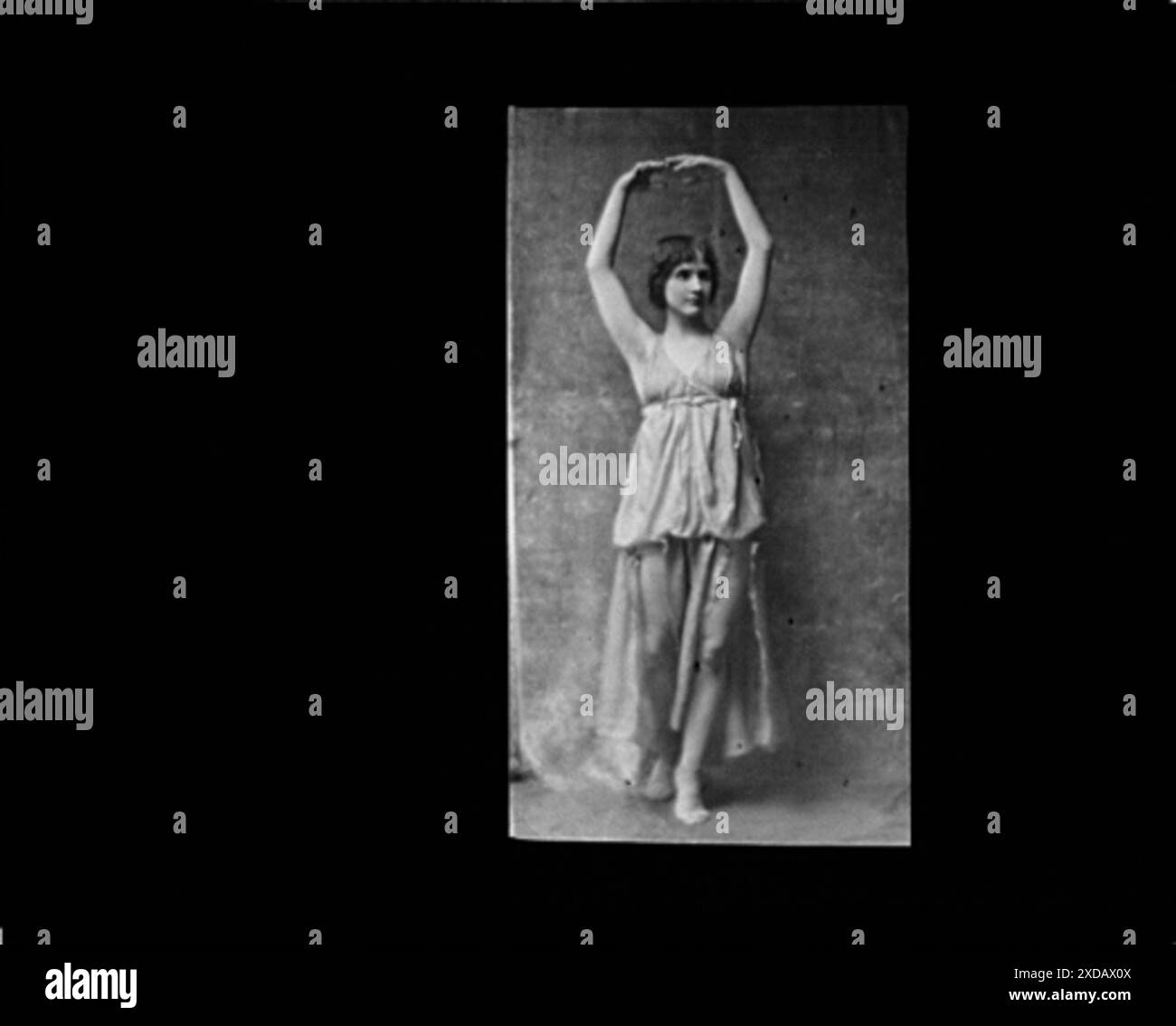 Anna duncan dancing Black and White Stock Photos & Images - Alamy