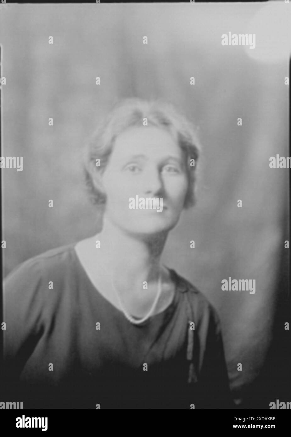Zinzer, Rudolph, Mrs., portrait photograph. Genthe photograph ...