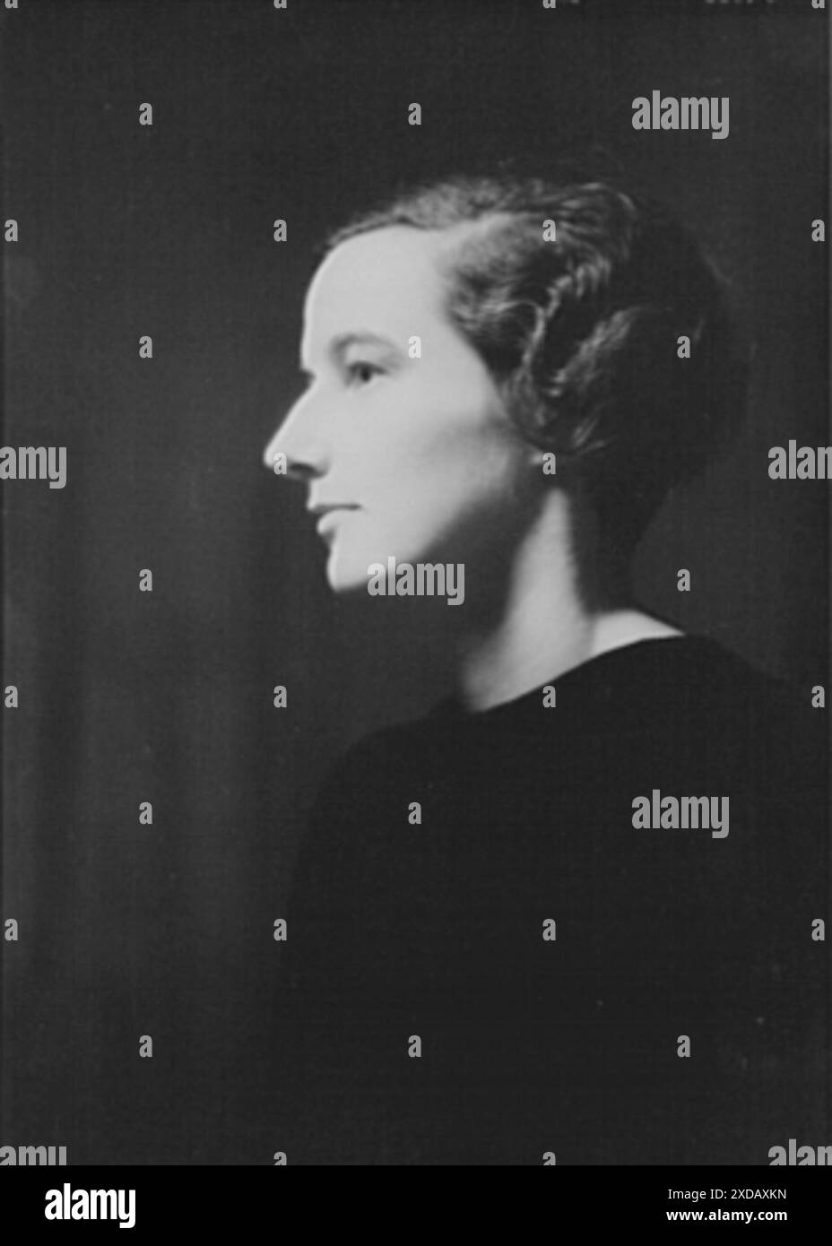 Lawrence, Alfred, Mrs., portrait photograph. Genthe photograph ...