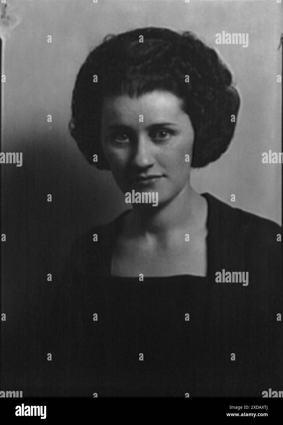 Wilson, Mary, Miss, portrait photograph. Genthe photograph collection ...