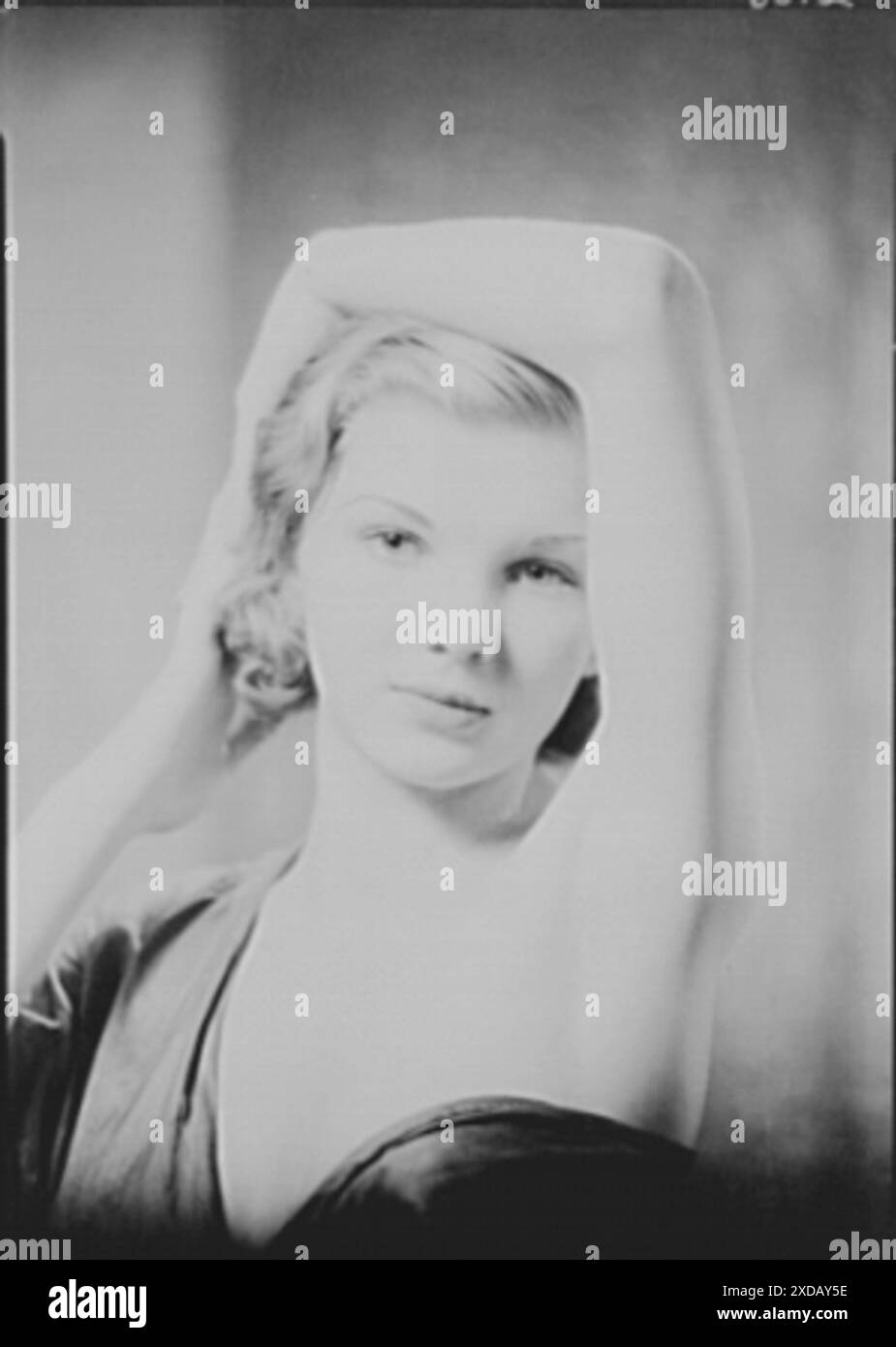 Taranda, Ania, Miss, portrait photograph. Genthe photograph collection ...