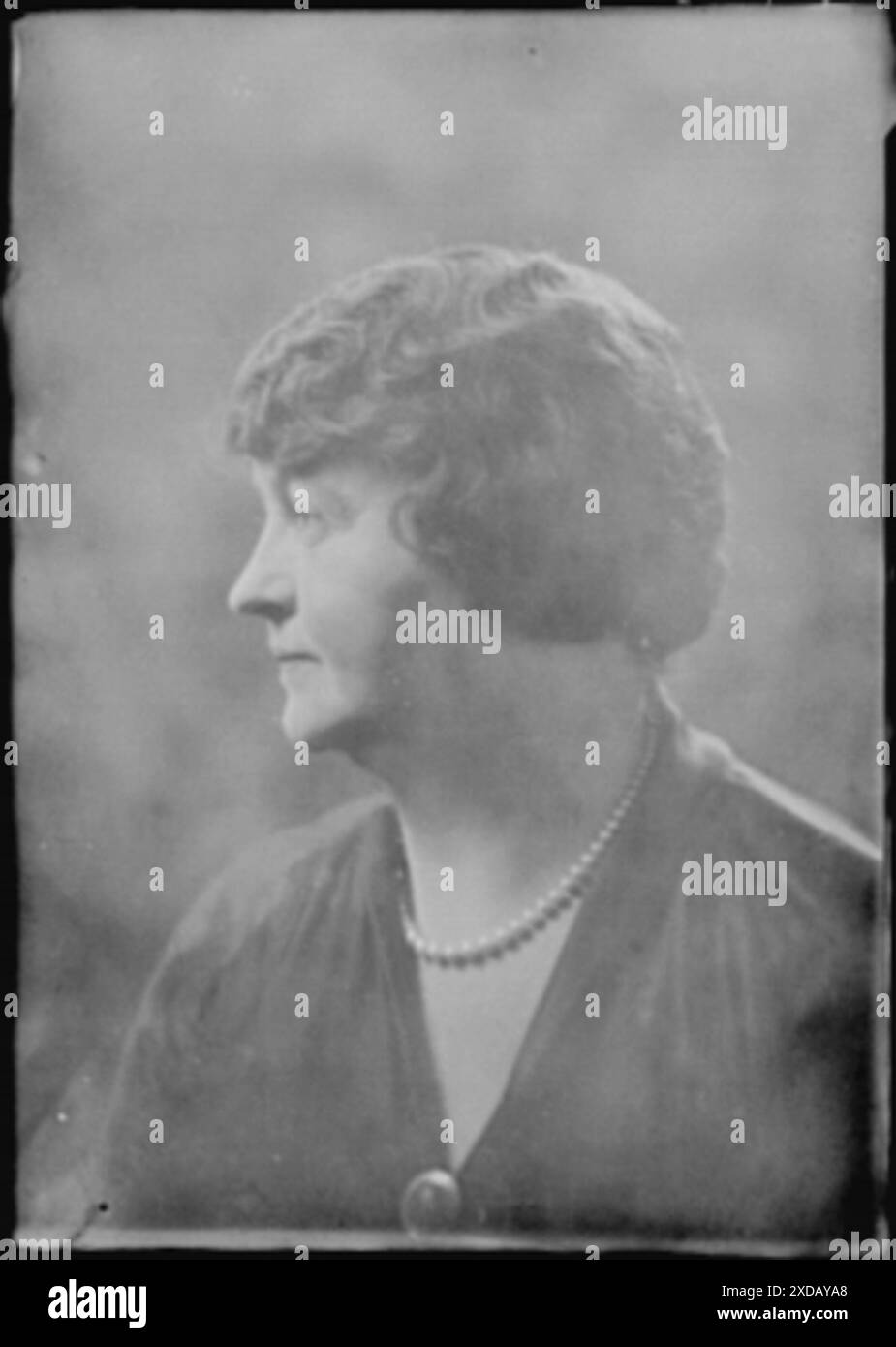 Smith, Alfred E., Mrs., portrait photograph. Genthe photograph ...