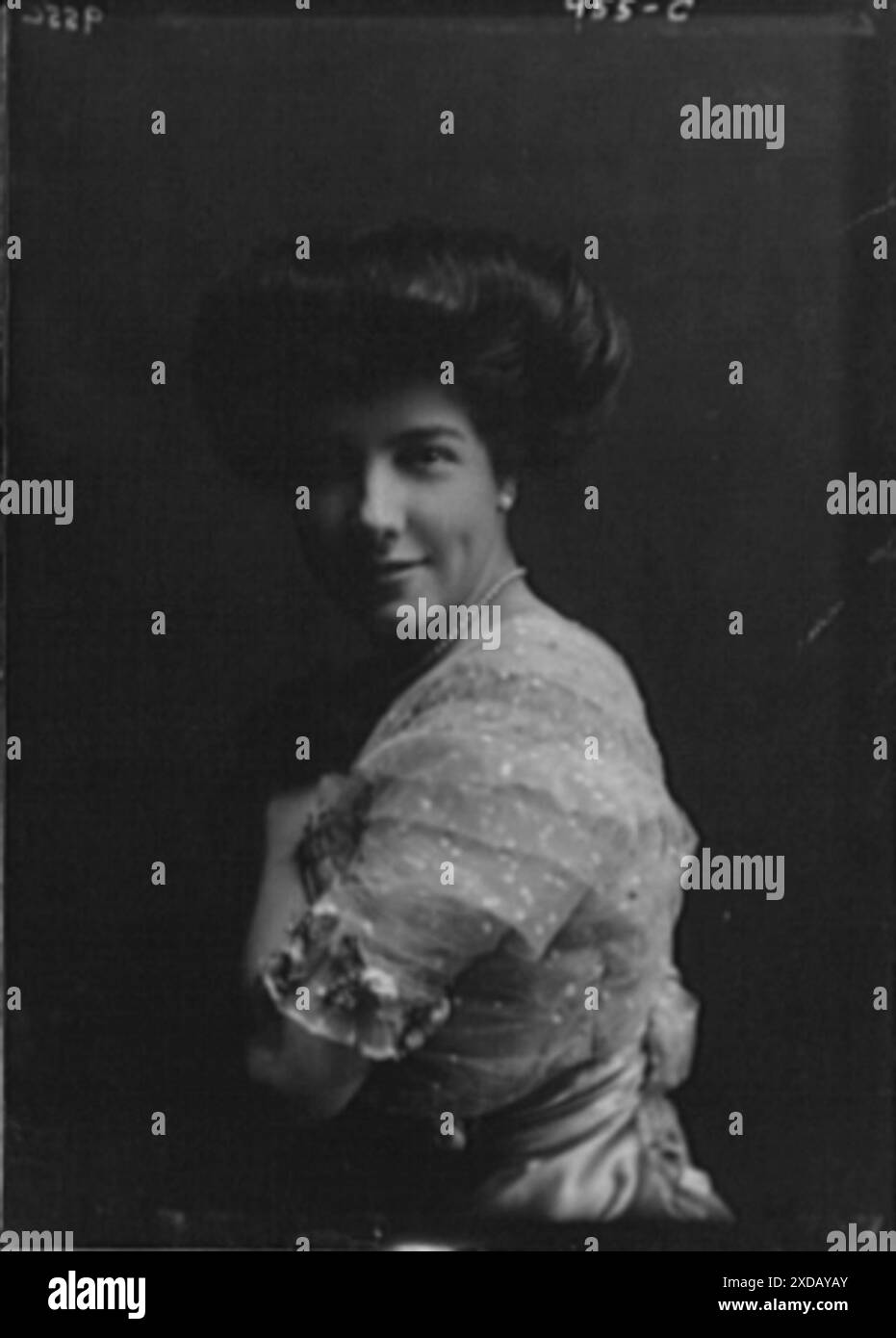 Gregg, Enid, Miss, portrait photograph. Genthe photograph collection ...