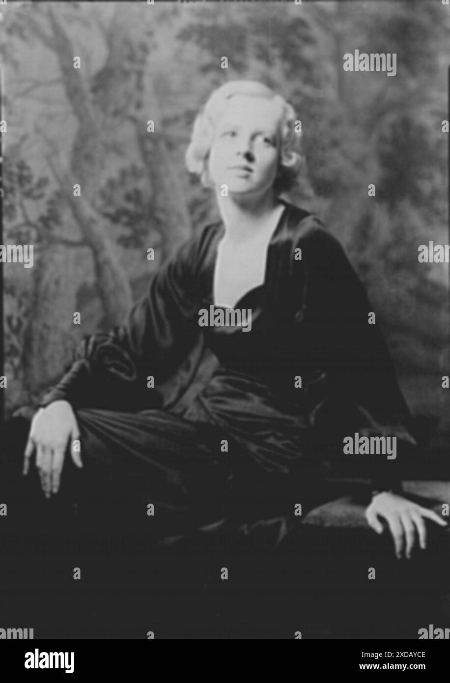 Hamilton, Esther, portrait photograph. Genthe photograph collection ...