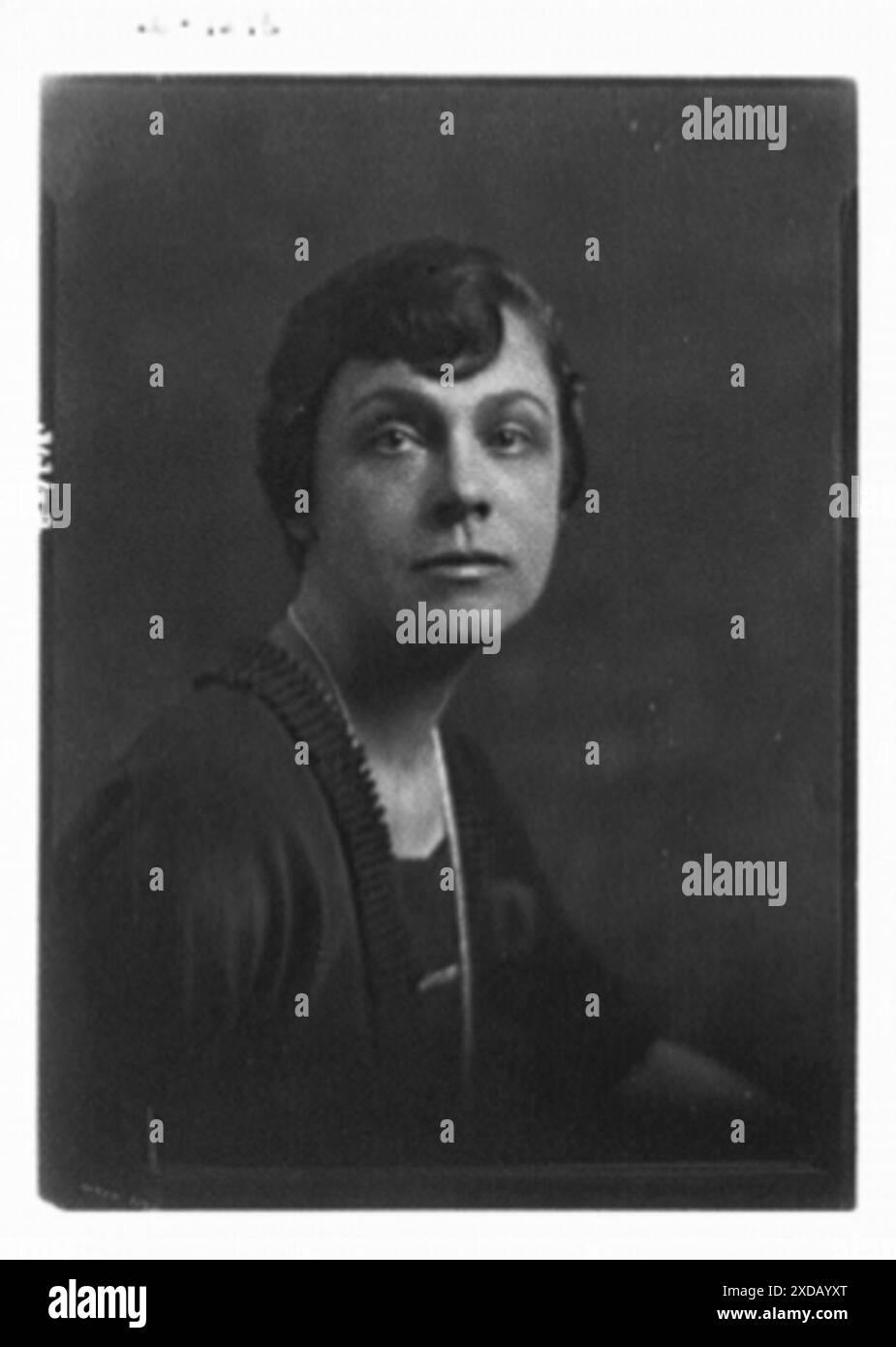 Kinnler, Irwin, Mrs., portrait photograph. Genthe photograph collection ...