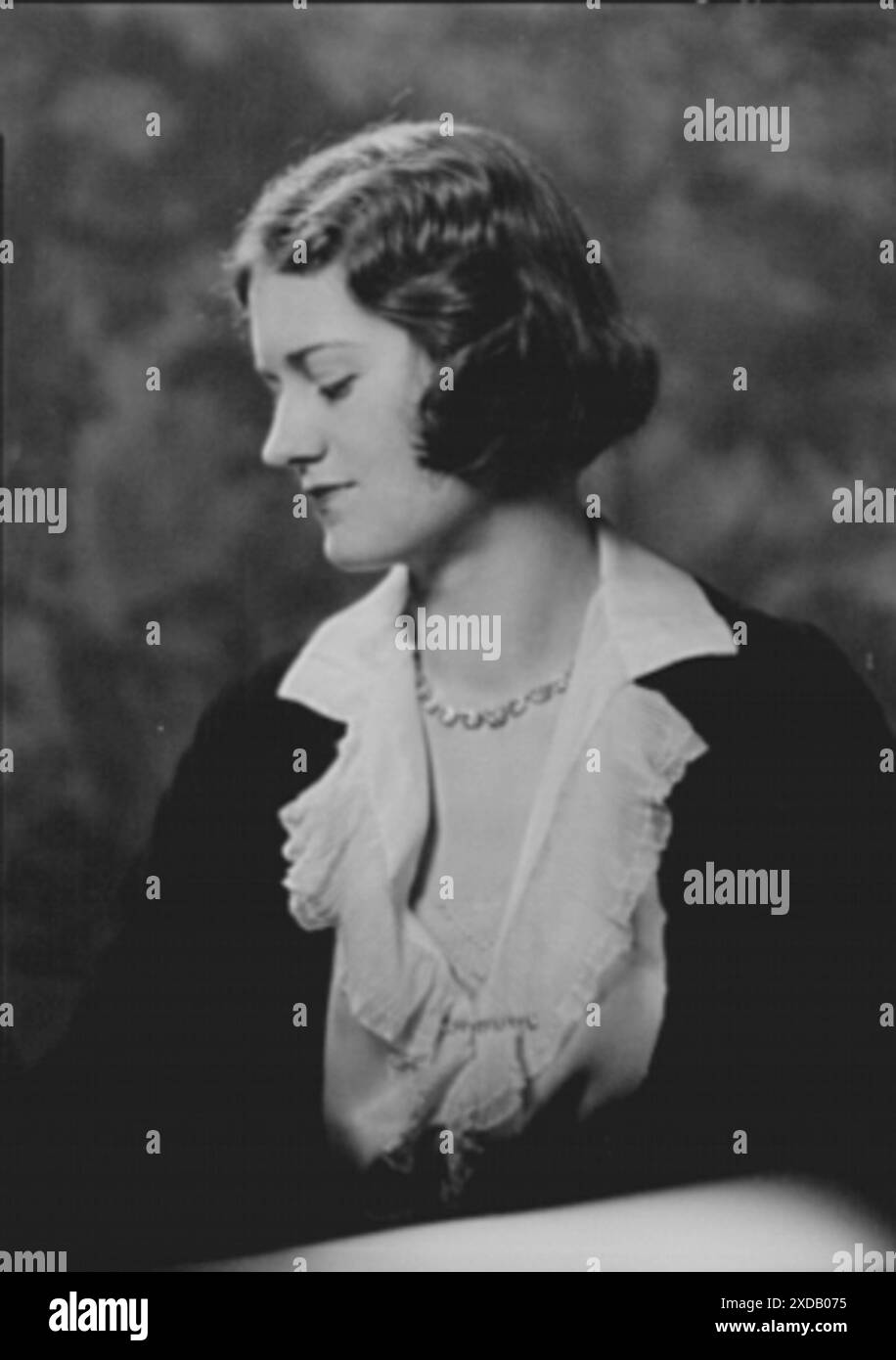 Guinness, Loel, Mrs., portrait photograph. Genthe photograph collection ...