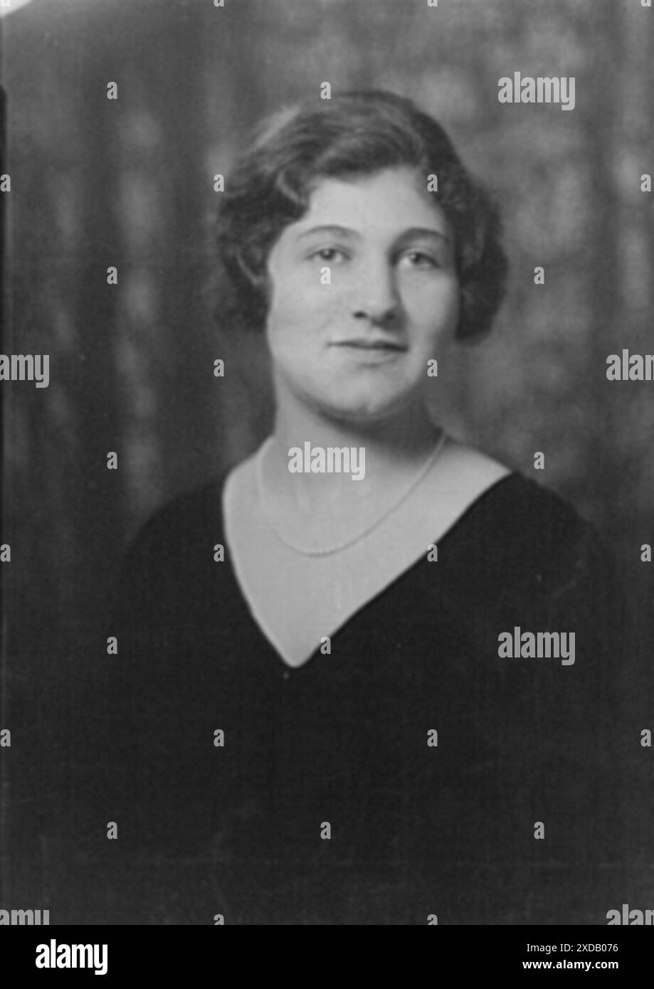 Weiler, Edith, Miss, portrait photograph. Genthe photograph collection ...