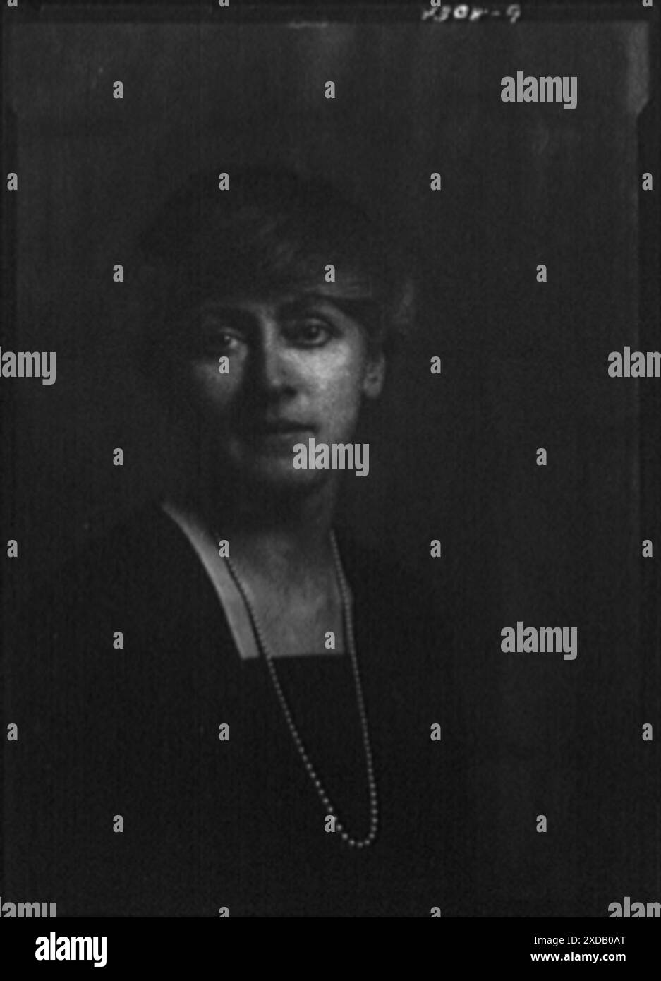 Scott, Mary, Miss, portrait photograph. Genthe photograph collection ...