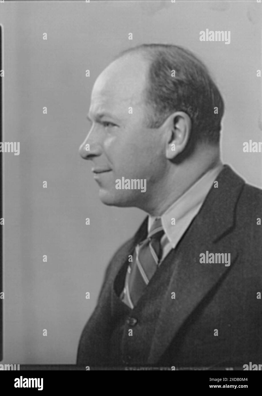 Sarg, Tony, Mr., portrait photograph. Genthe photograph collection ...