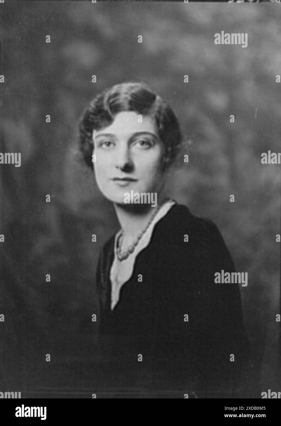 Romeike, M., Mrs., portrait photograph. Genthe photograph collection ...