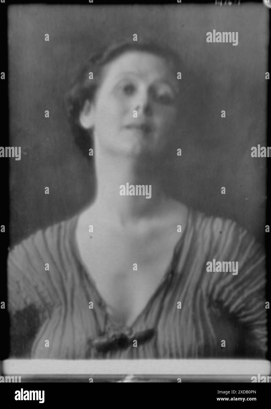 Duncan, Isadora, portrait photograph. Genthe photograph collection ...