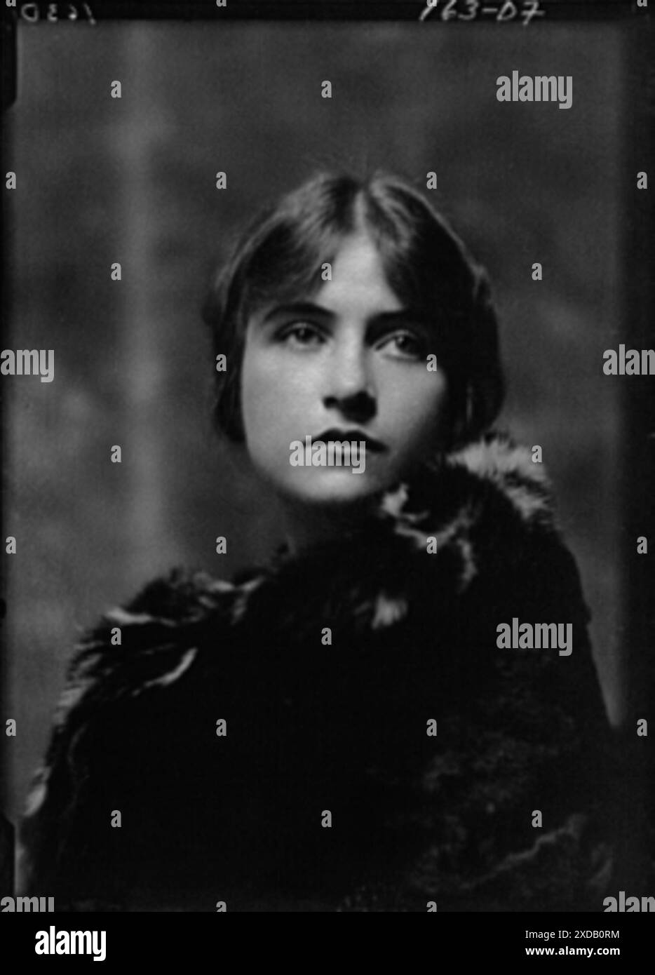 Robinson, Helen, Miss, portrait photograph. Genthe photograph ...