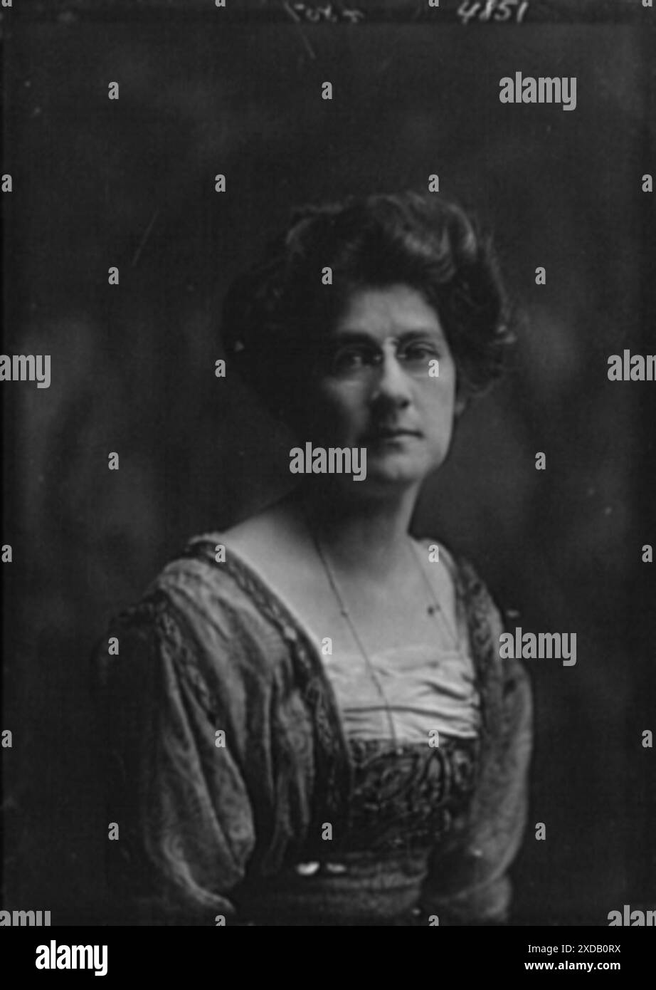 Wheeler, W.R., Mrs., portrait photograph. Genthe photograph collection ...