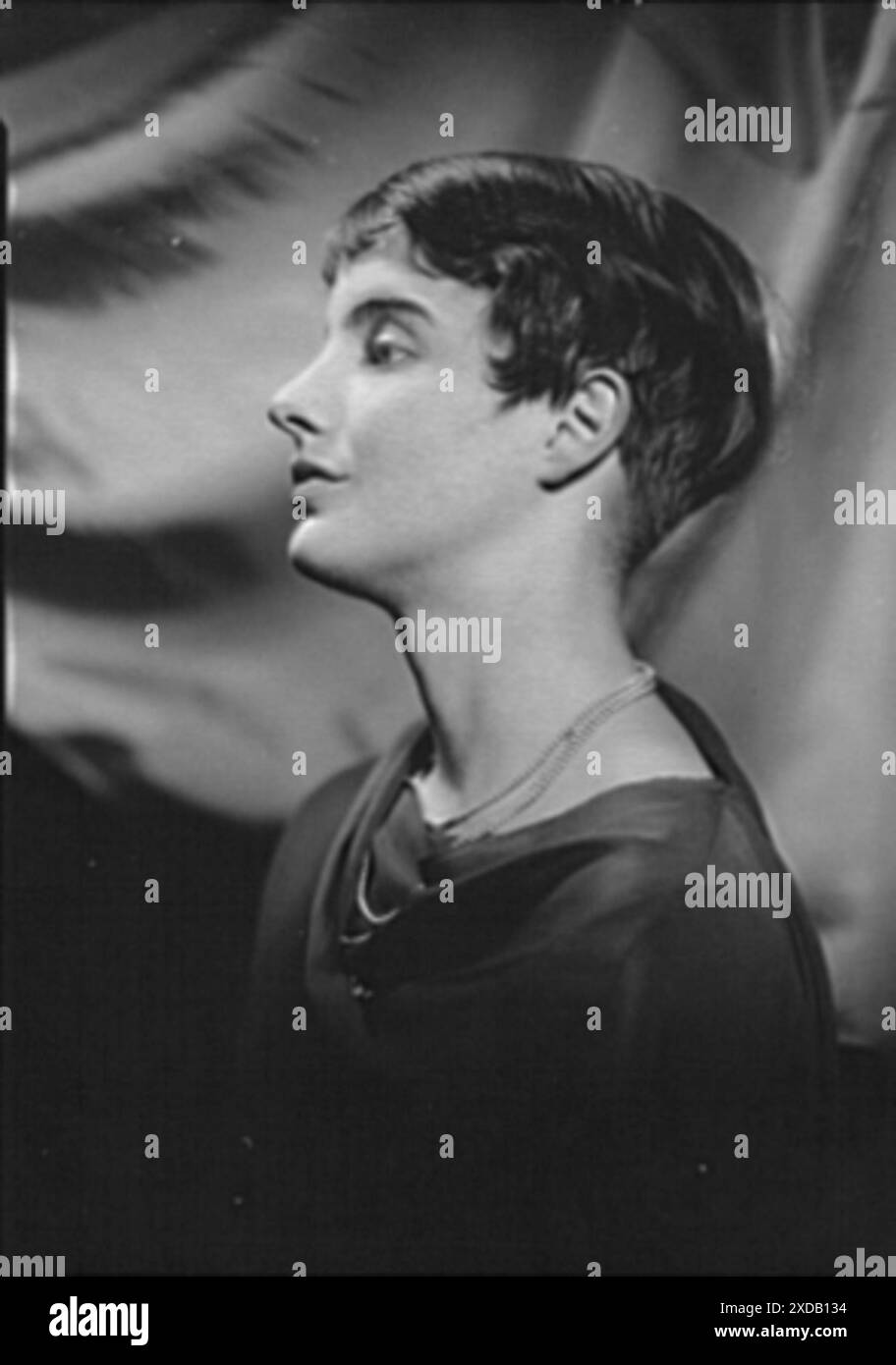 Kelly, Ann, Miss, portrait photograph. Genthe photograph collection ...