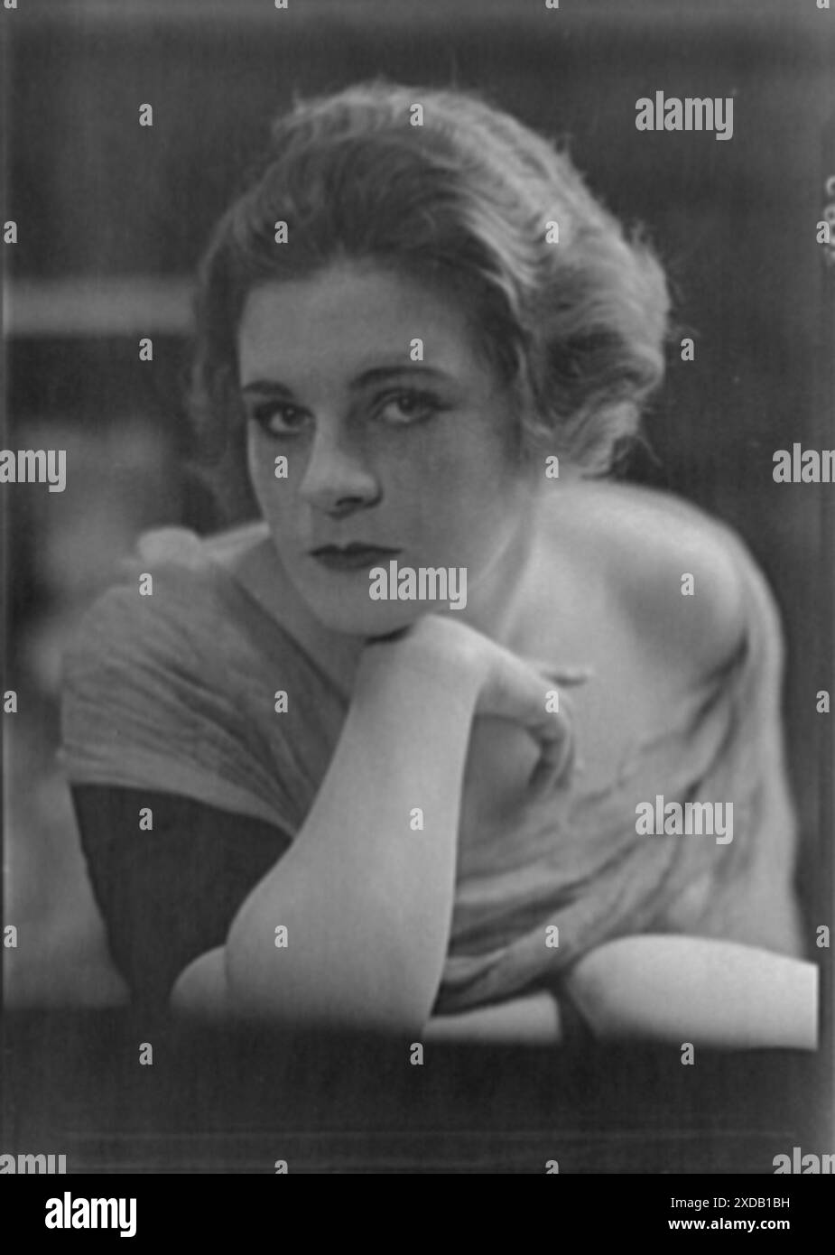 Flagg, Montgomery, Mrs. (Miss D. Fitch), portrait photograph. Genthe ...