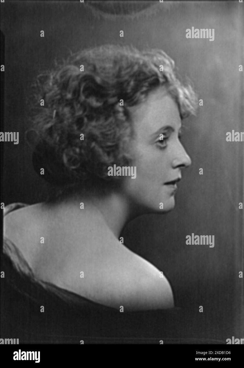 Holmquist, Sigrid, portrait photograph. Genthe photograph collection ...