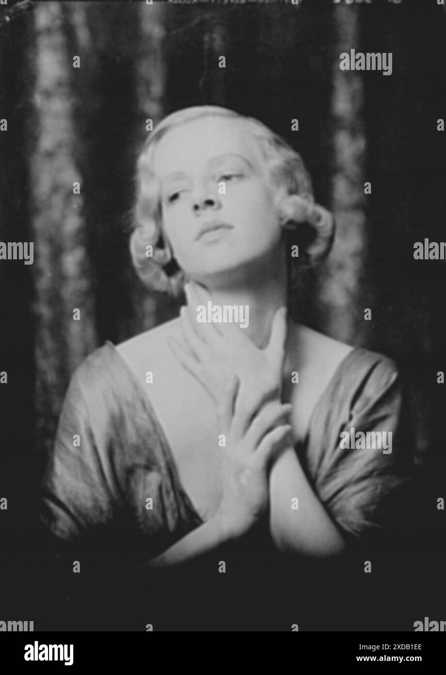 Hamilton, Esther, portrait photograph. Genthe photograph collection ...