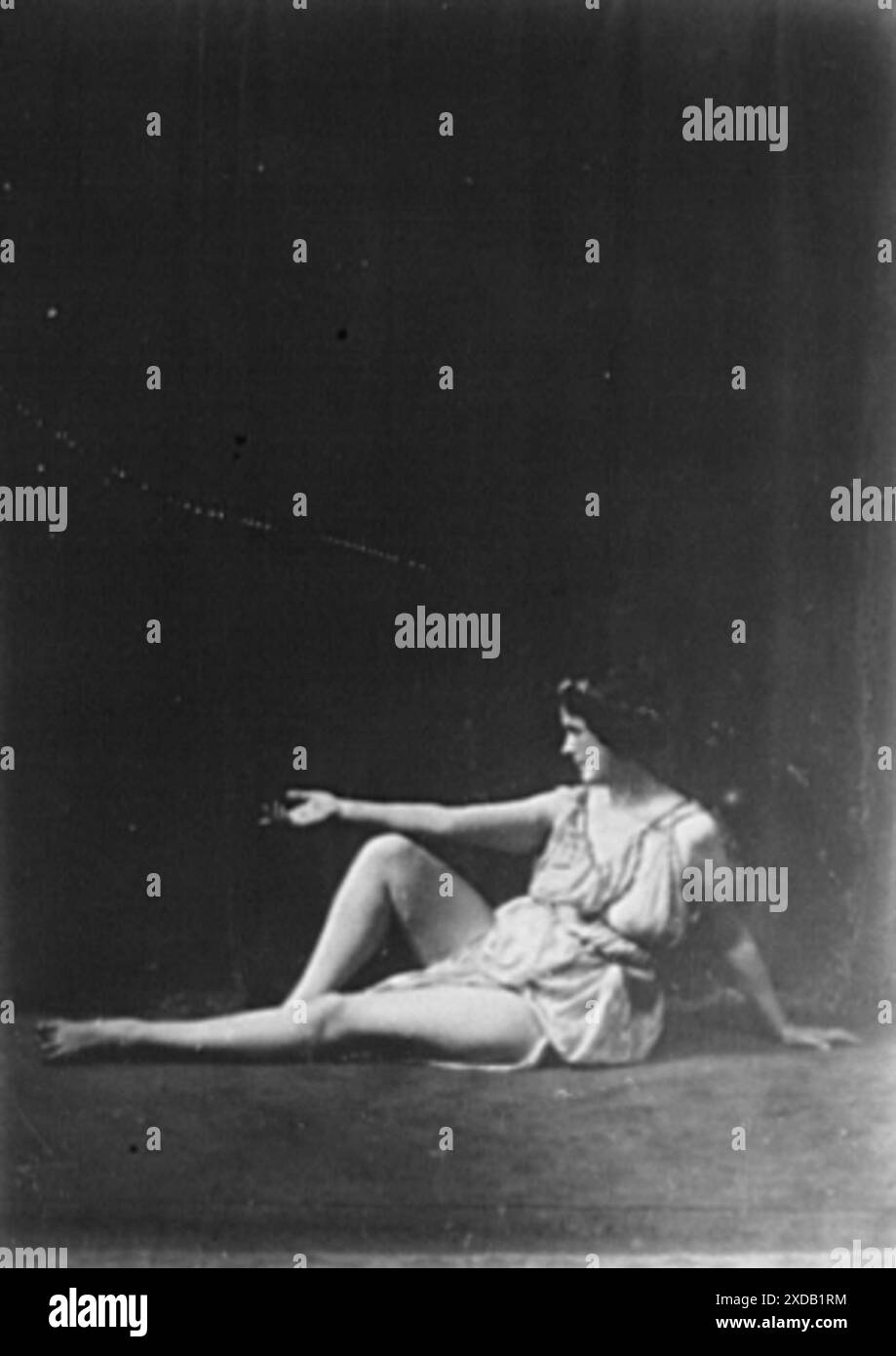 Isadora Duncan dancing. Genthe photograph collection Stock Photo - Alamy