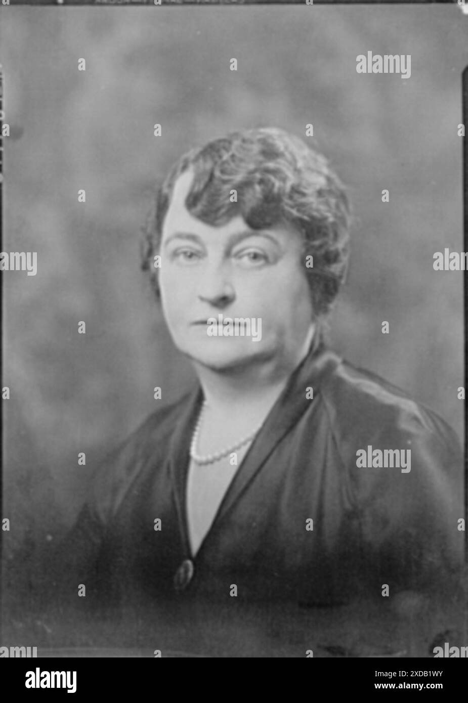 Smith, Alfred E., Mrs., portrait photograph. Genthe photograph ...