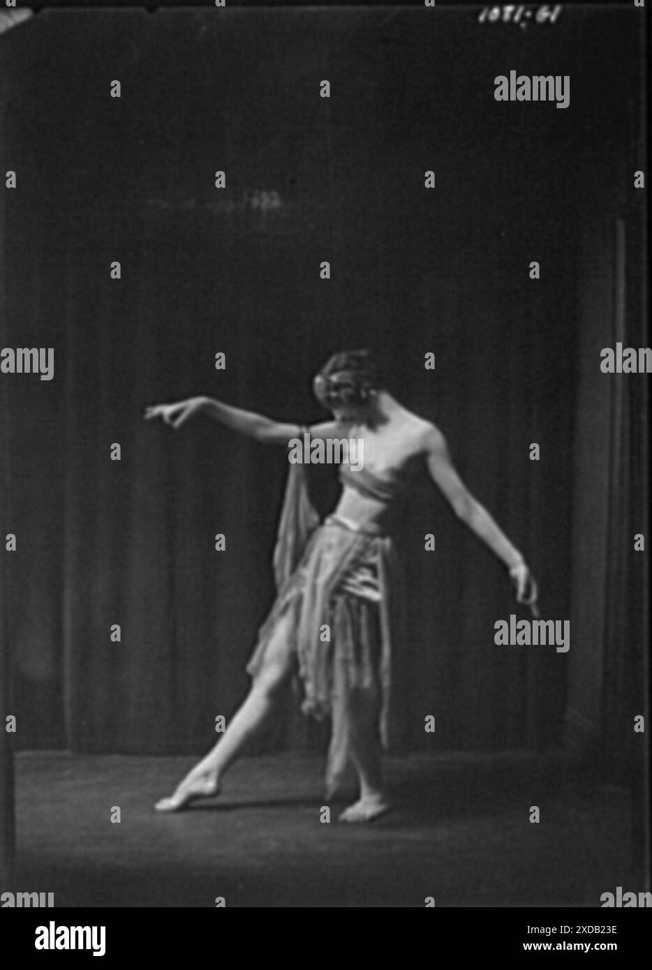 Cowan, Rosamonde, Miss (Rose Rolanda ; Mrs. Miguel C.). Genthe ...