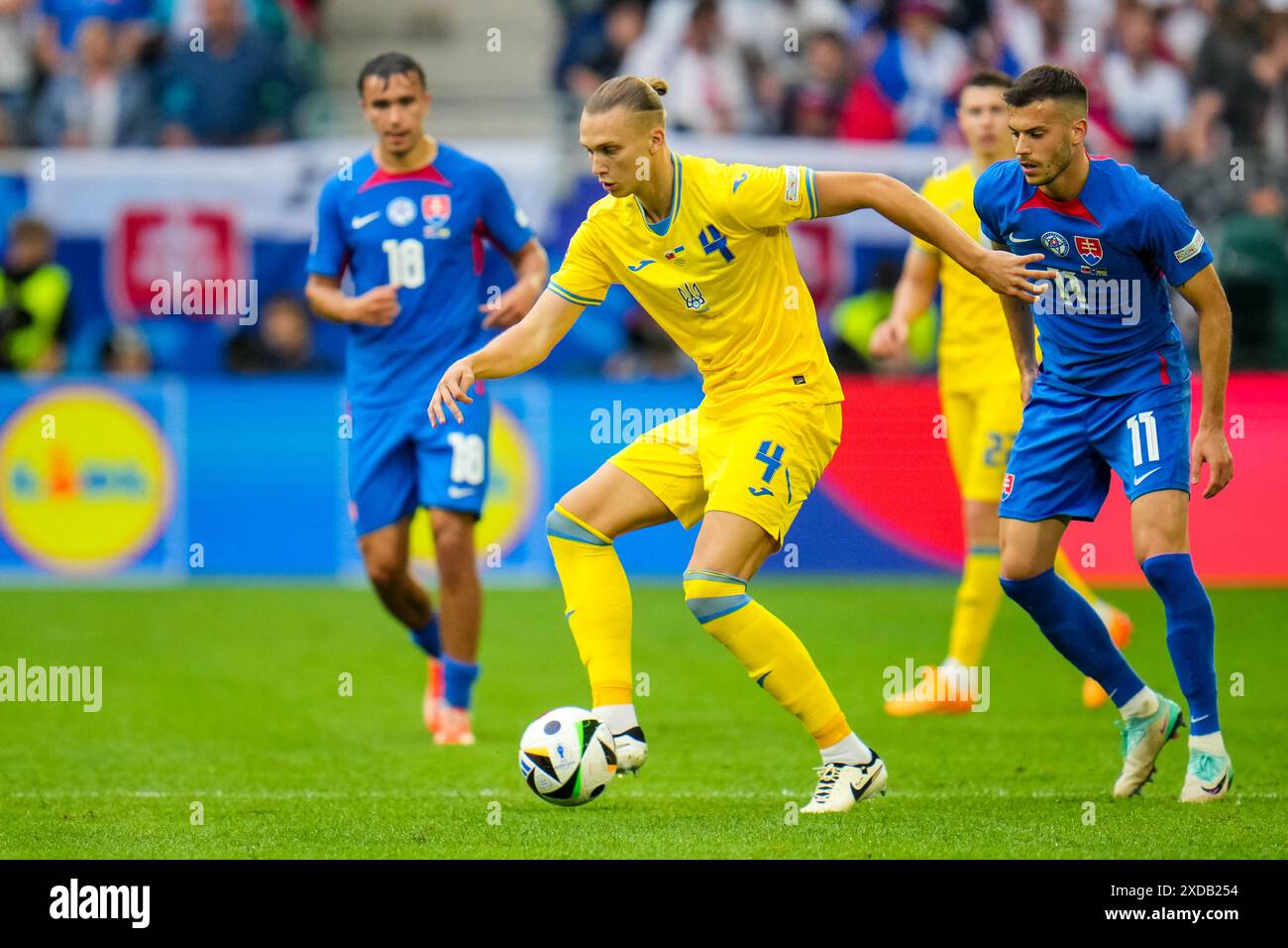 DUSSELDORF, GERMANY - JUNE 21: Maksym Talovierov of Ukraine dribbles ...