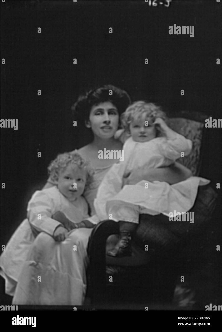 Bastedo, W.A., Mrs., and children, portrait photograph. Genthe ...