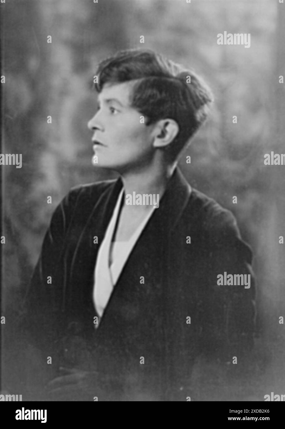 DeLamar, Alice, Miss, portrait photograph. Genthe photograph collection ...