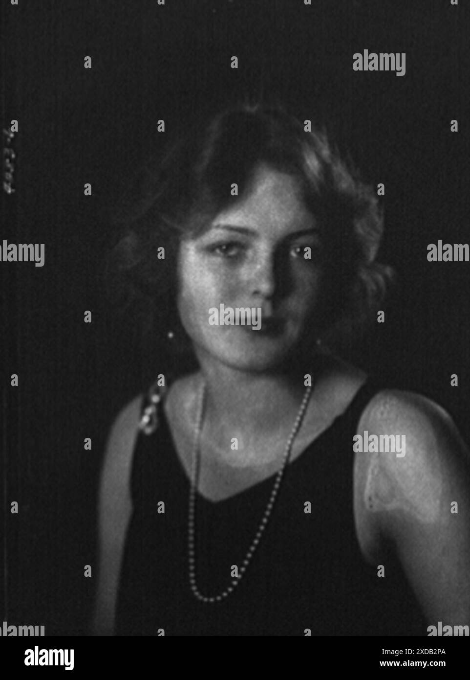 Linnenkamp, Ernst, Mrs., portrait photograph. Genthe photograph ...