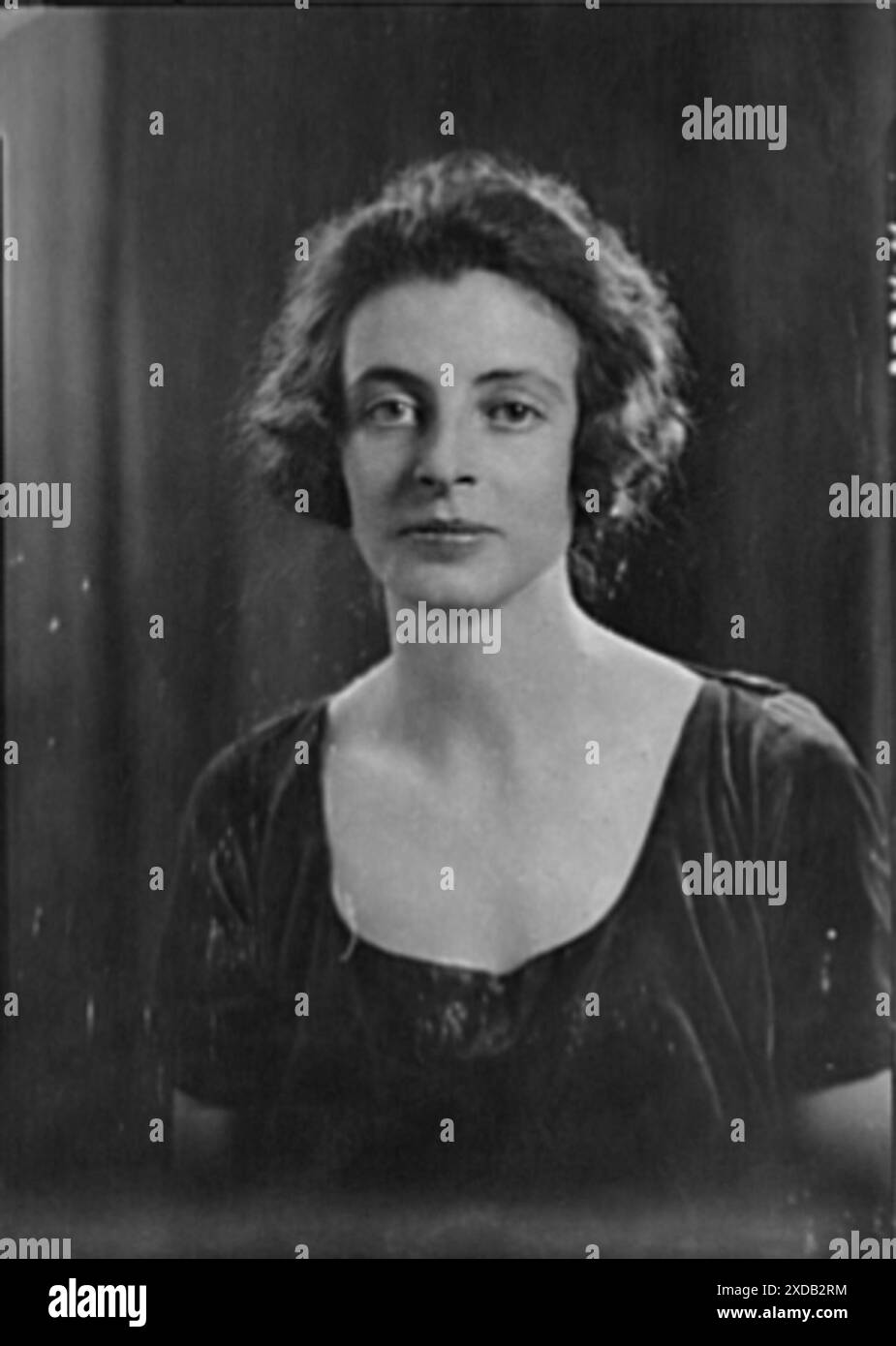 Unidentified woman, portrait photograph. Genthe photograph collection ...
