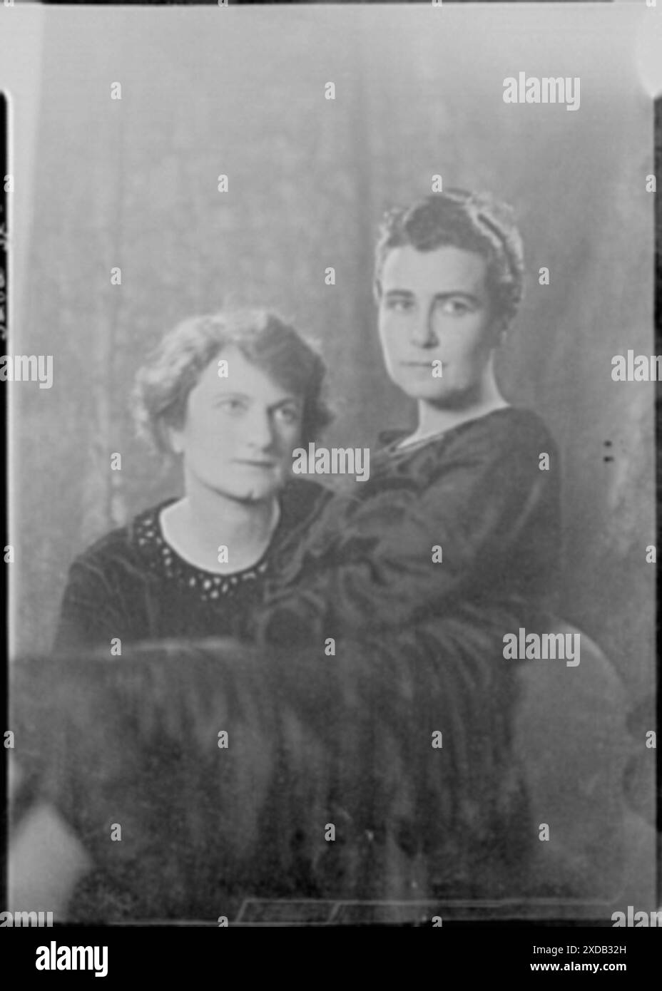 Arzner, Dorothy, Miss, and Marion Morgan, portrait photograph. Genthe ...