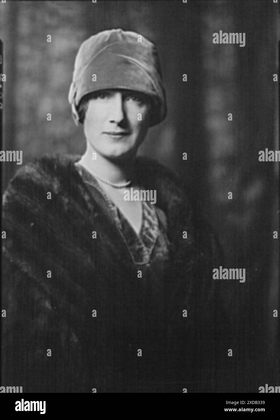 Ziegler, William, Jr., Mrs. (Helen Murphy), portrait photograph. Genthe ...
