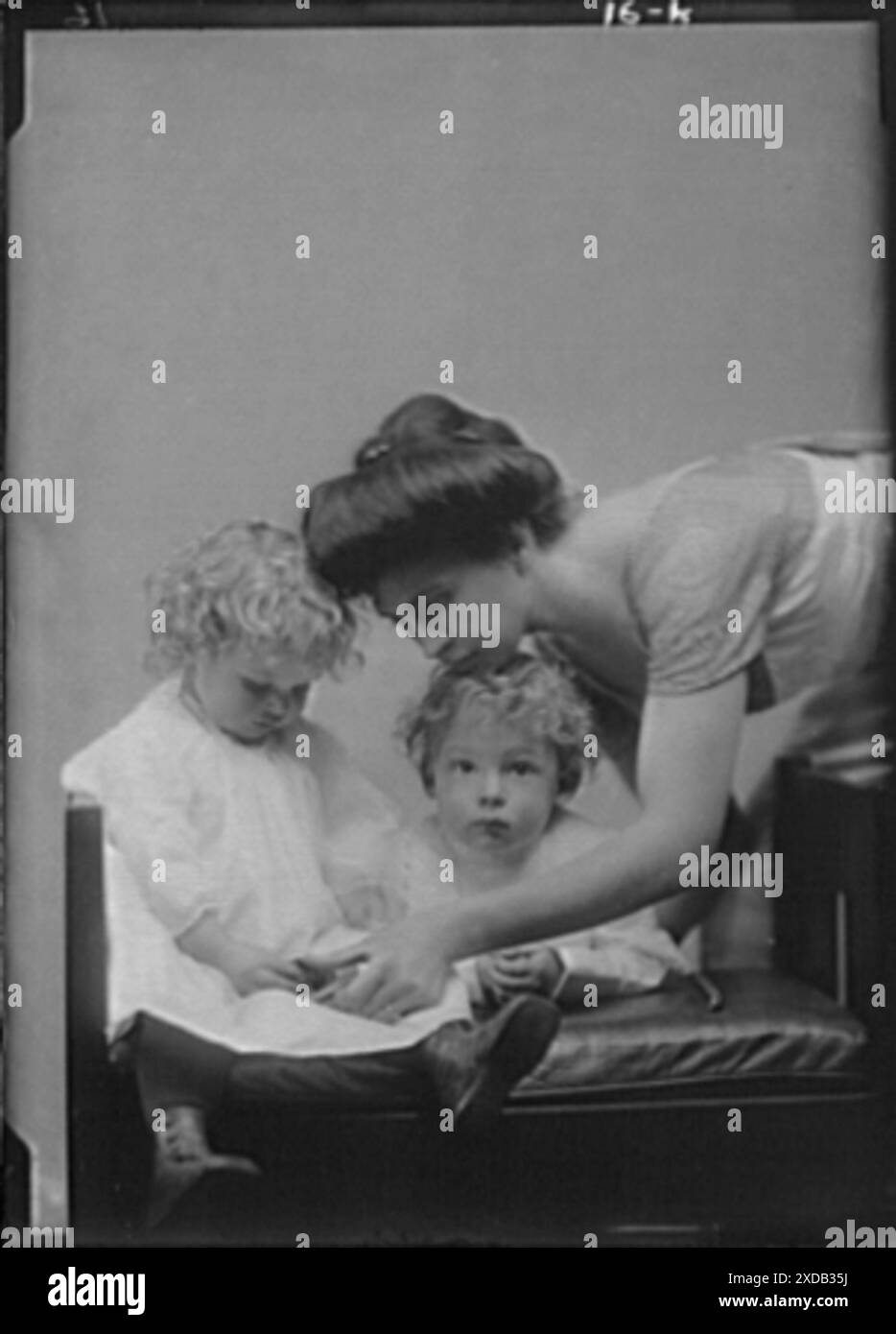 Bastedo, W.A., Mrs., and children, portrait photograph. Genthe ...