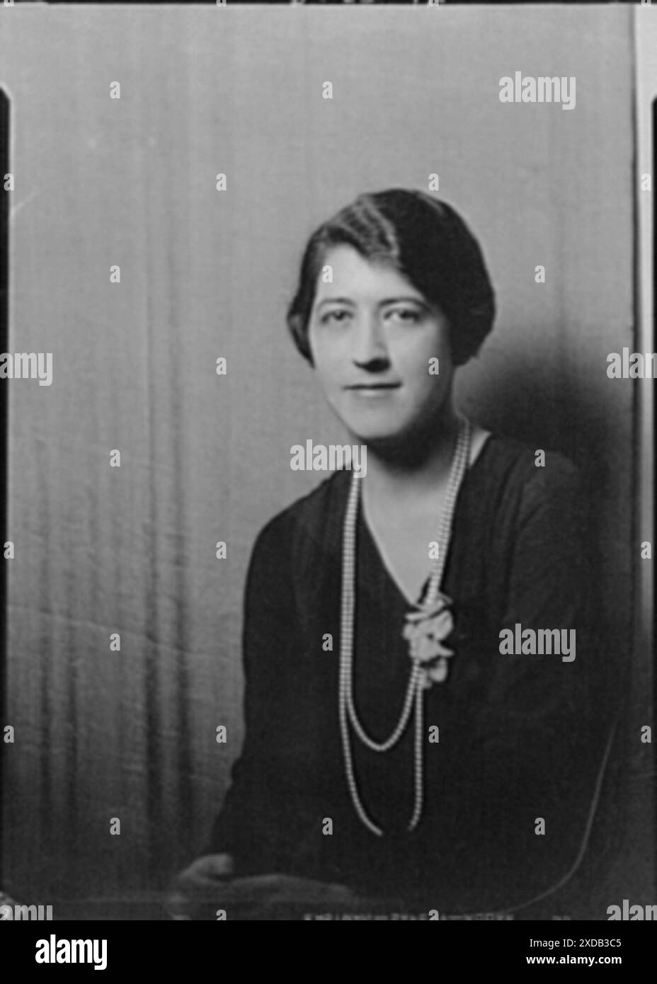 Clendenning, Logan, Mrs., portrait photograph. Genthe photograph ...