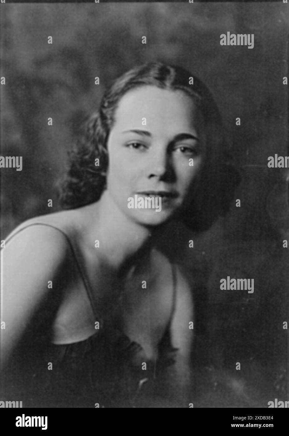 Sloan, Ruth, Miss, portrait photograph. Genthe photograph collection ...