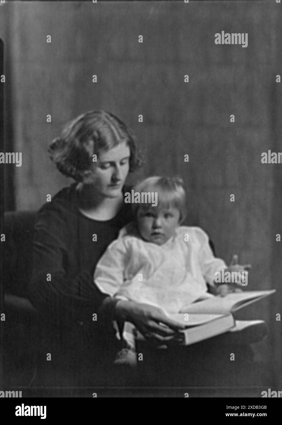 Conroy, Frank, Mrs., and child, portrait photograph. Genthe photograph ...