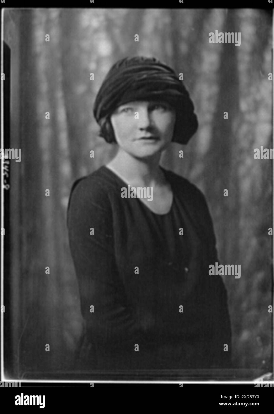 Sullivan, A., Miss, portrait photograph. Genthe photograph collection ...