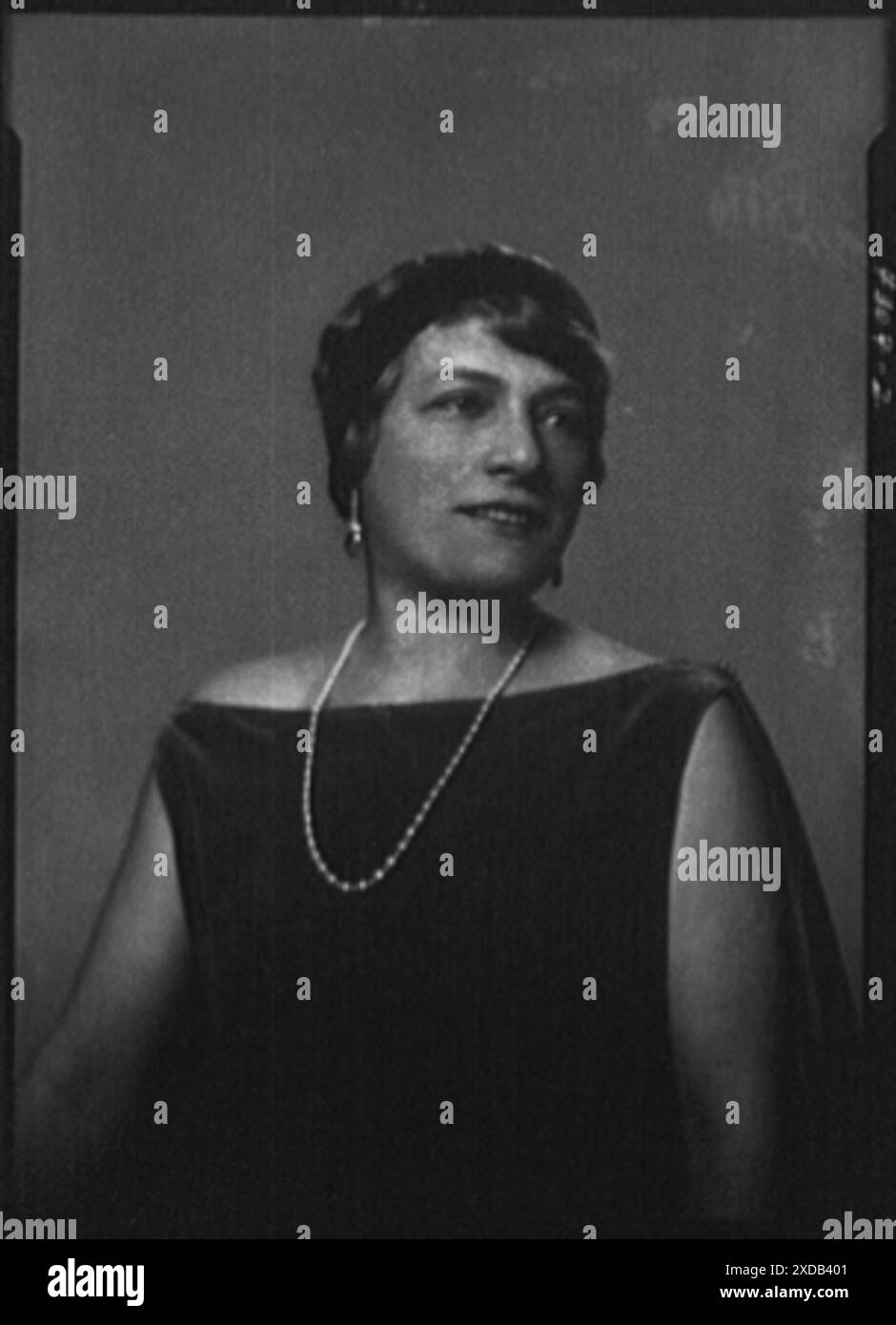 Stumer, Lewis M., Mrs., portrait photograph. Genthe photograph ...