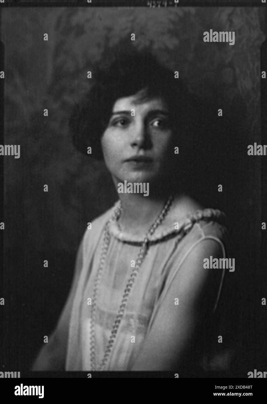 Horst, Helen, Miss, portrait photograph. Genthe photograph collection ...