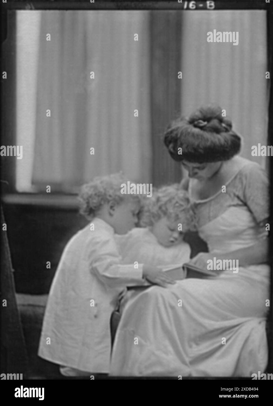 Bastedo, W.A., Mrs., and children, portrait photograph. Genthe ...