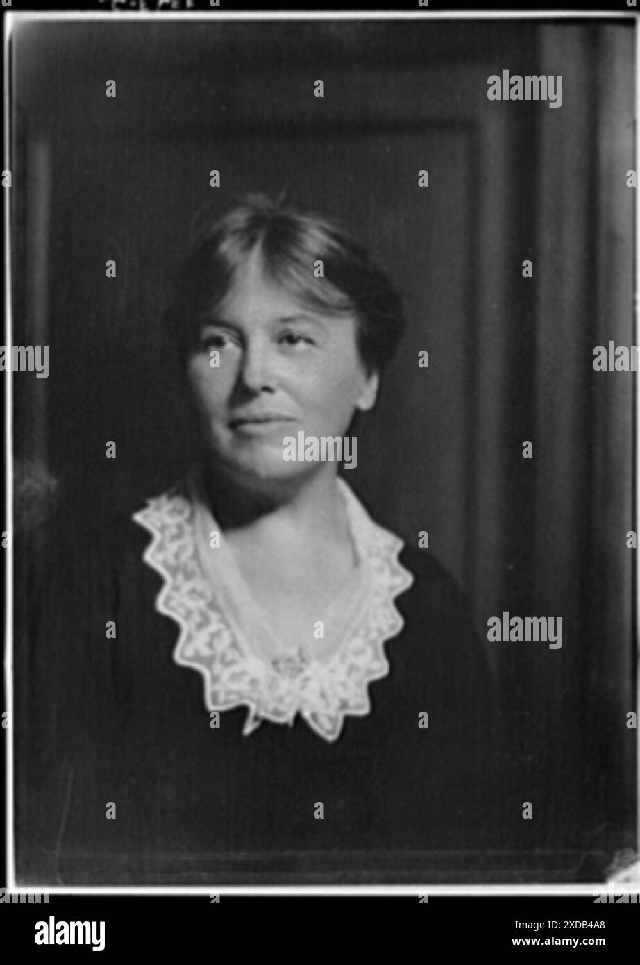 Chamberlain, Mrs., portrait photograph. Genthe photograph collection ...