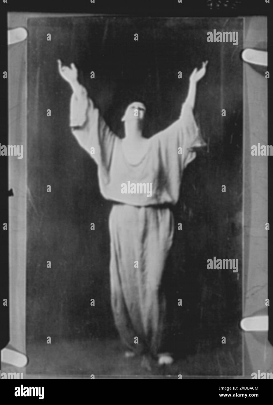 Isadora duncan dancers performances hi-res stock photography and images - Alamy