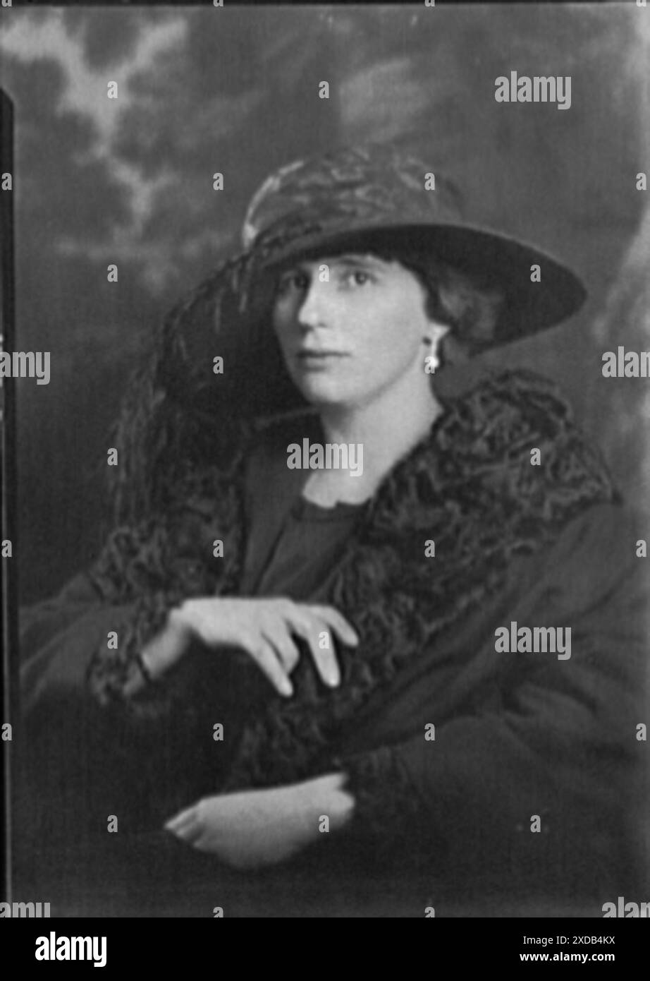 Payne, Ruth, Miss, portrait photograph. Genthe photograph collection ...